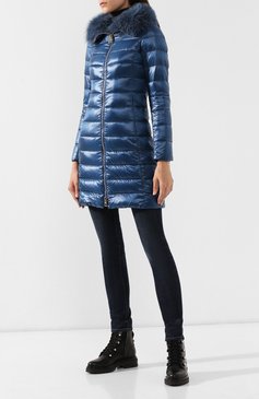 Женский синий стеганый пуховик HERNO купить в интернет-магазине ЦУМ, арт. PI0650DIC/12017